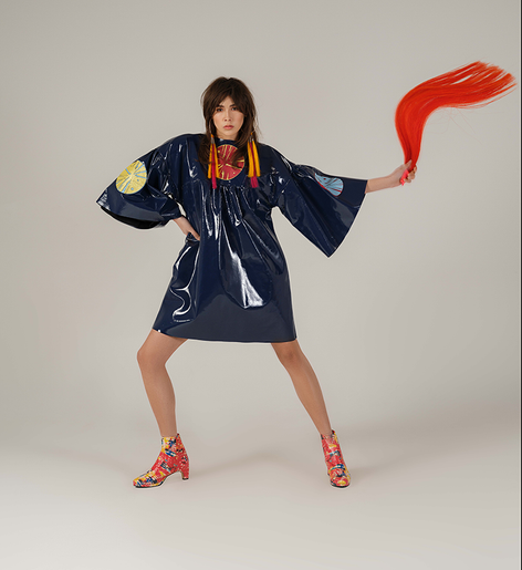 The most comfortable shoes that feel like sneakers and weightless bags